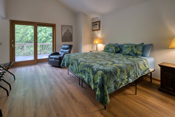 Quiet Secluded 6br Estate Near Lake State Park - Andover, NJ