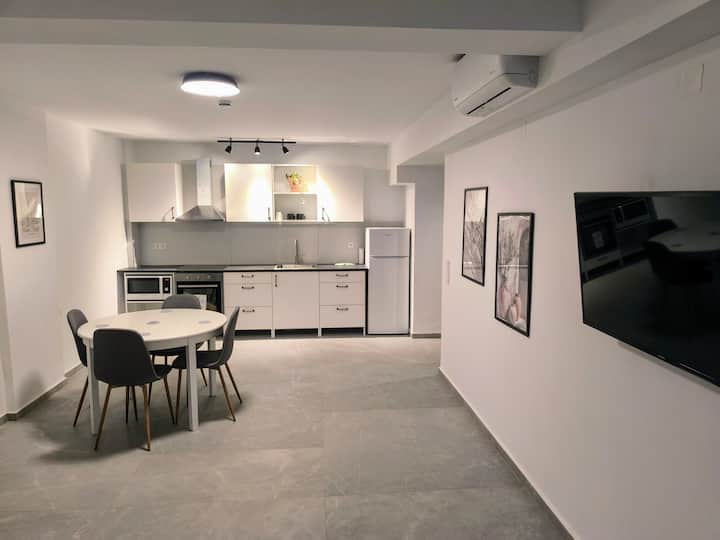 Underground 2-bedroom Apartment With Natural Light - Crete