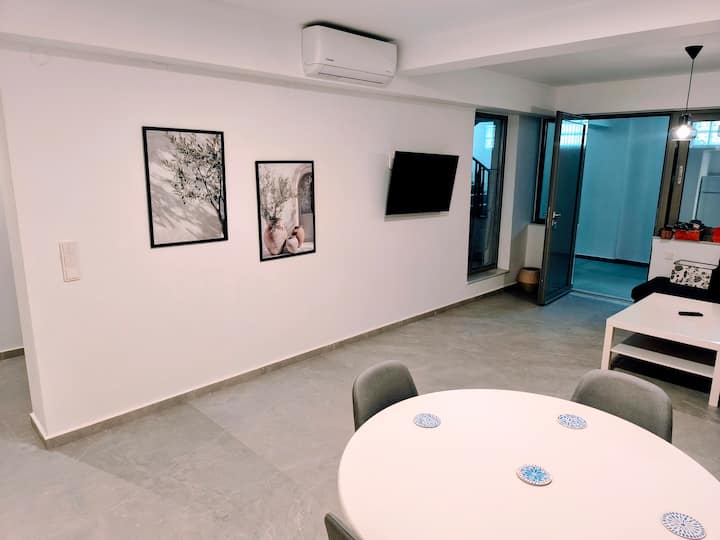 Underground 2-bedroom Apartment With Natural Light - Crete
