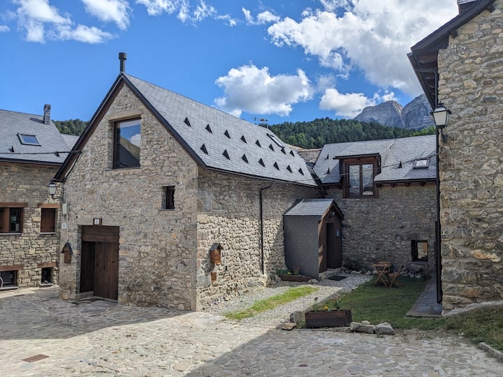 Casa Nornore: Nueva Y De Diseño Con Encanto - Panticosa
