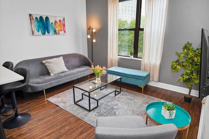 Sleek & Spacious 3br 420-ok Near Mccormick Place - Chicago, IL