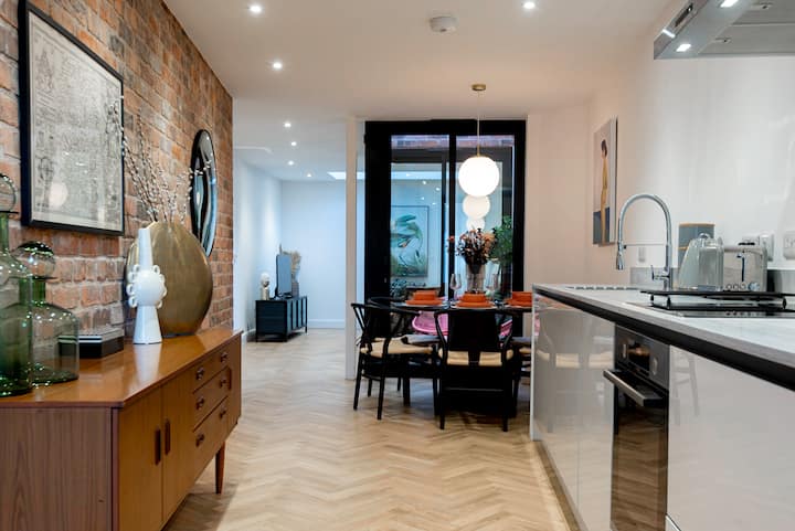 2 Bedroom Stylish Townhouse - Free Parking - Shrewsbury