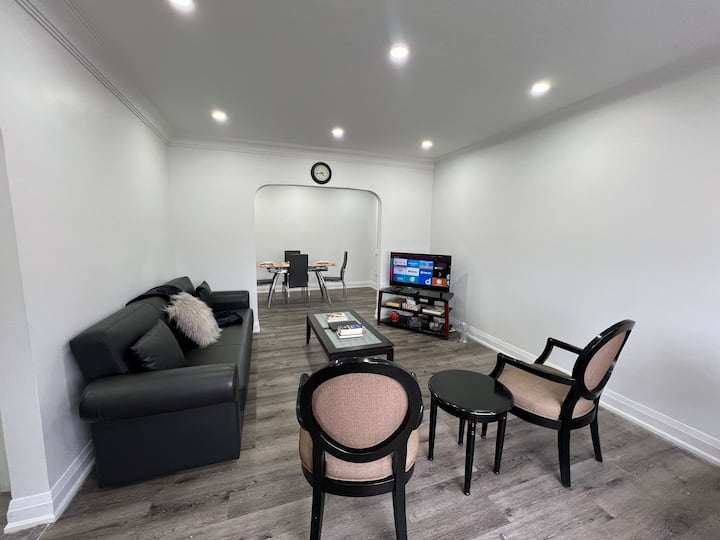 Beautiful 2bd House - 2 Min From 401hwy - Oshawa