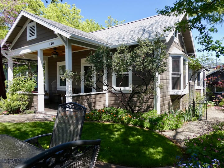 Central Avenue Cottages - Ashland, OR