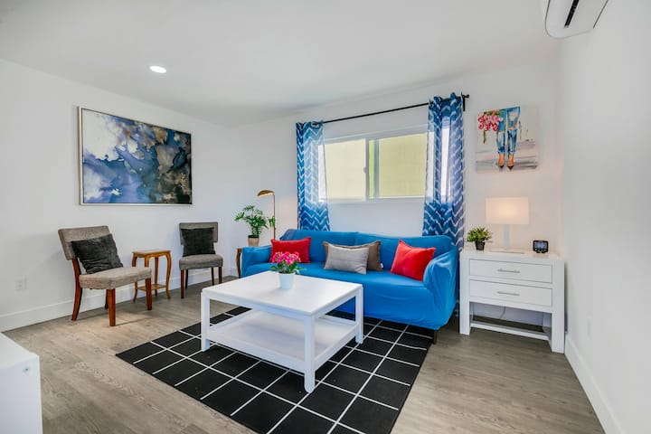 New Santa Monica 1-bed Apartment In Central Area - Santa Monica, CA