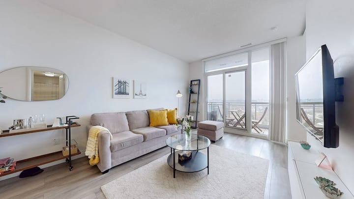 Cozy Luxury Condo Apartment In North York - Toronto