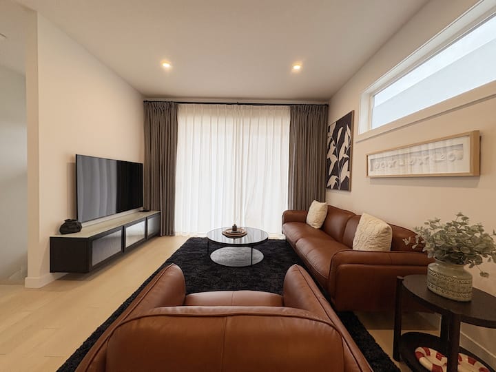 Near Banff• Pondside Bliss • Central Ac• Garage - Calgary