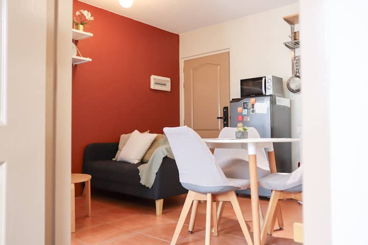 2br Resort-like Stay With Balcony And Vinyl Player - Pasig