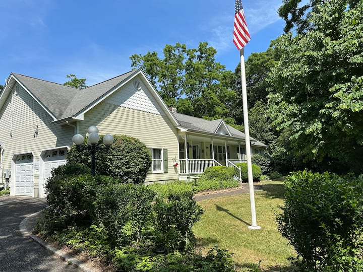 Beautiful Greenport Li Home Next To Beach/preserve - Greenport, NY