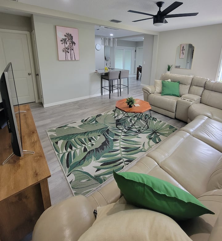 Family Oasis Near Ami/img/w Grill &Games - Bradenton, FL