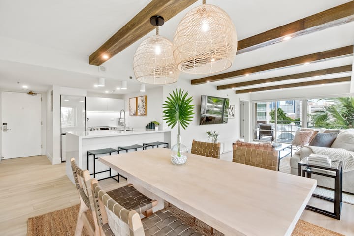 Spacious Ilikai 2bdrm W/ Ac, Kitchen, Wifi, Pool - Honolulu, HI