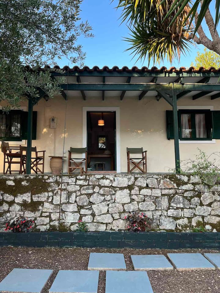 Avgi Lodge In Agia Effimia - Asos