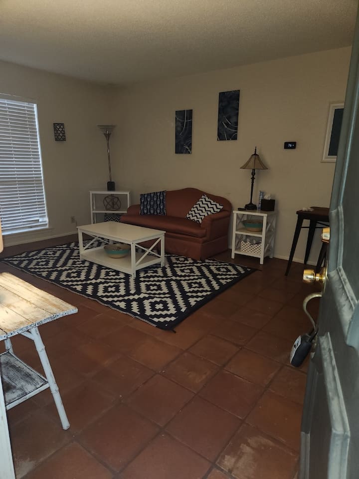 Quaint Olmos Park Condo Centrally Located - Alamo Heights, TX