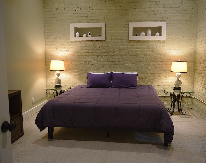 Modern Condo, 2br (King Size Bed) In Heart Of Dt. - Mobile, AL