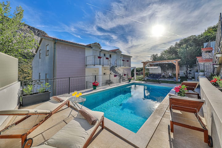 Cozy Apartment With Swim Spa Heated Pool Access - Podstrana