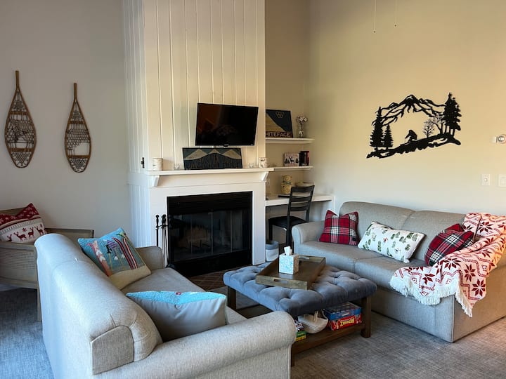 Snowdrop Lodge: Beautiful Condo At Jiminy Peak - Pontoosuc Lake, MA