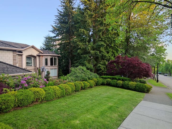 2 Bedrooms In House And One Private Bathroom - Port Moody