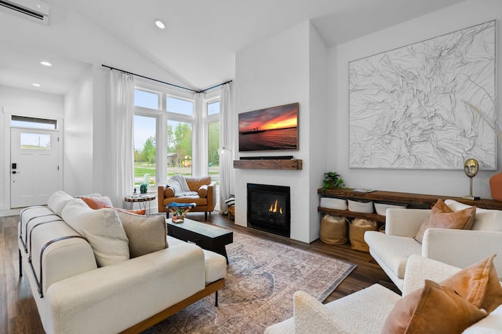 Pet Friendly Modern Retreat W/hot Tub & 3 King Bds - Lake Ponderay, Ponderay