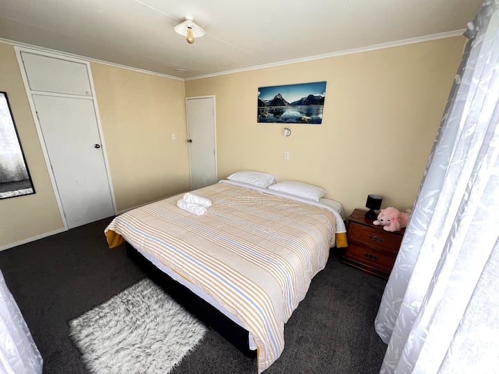 Spacious 3 Br Near Skyline – 5 Min Walk - Rotorua