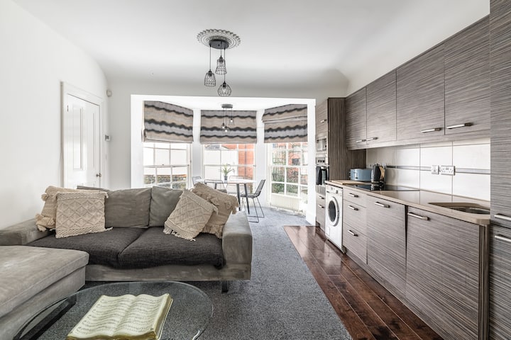 1 Bed Central,  Parking, Walk To Shops Food Marina - Southampton, UK