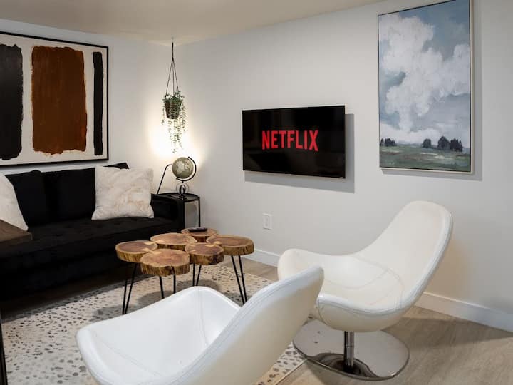 Fresh! *University & River Valley* Cozy 2 Bedrooms - Edmonton