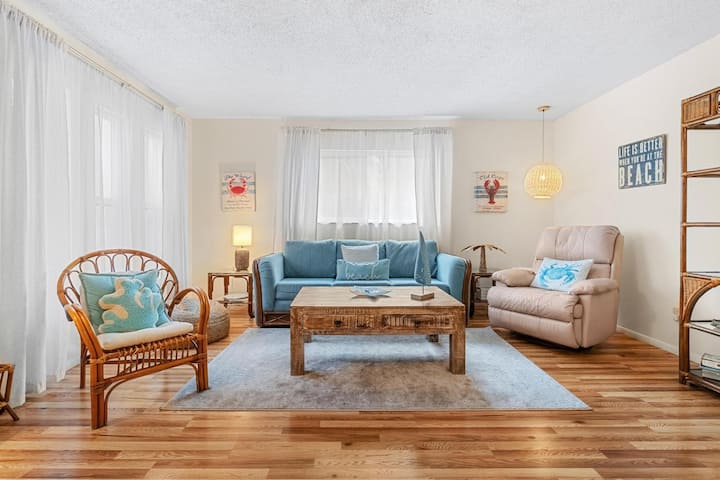 Tropical Home | Minutes To Beach | Fenced Yard - Indian Rocks Beach