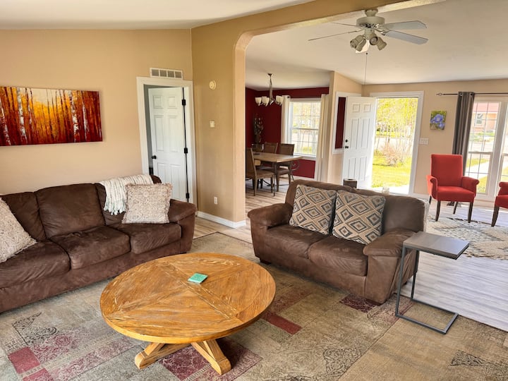 Quiet Neighborhood With Truck And Trailer Parking! - Gunnison, CO