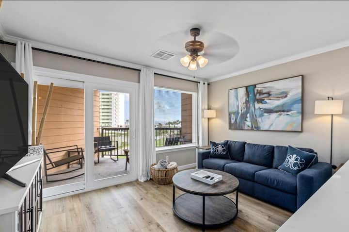 Beautiful Beach Condo With Pools & Hot Tub - Pirates Beach, TX