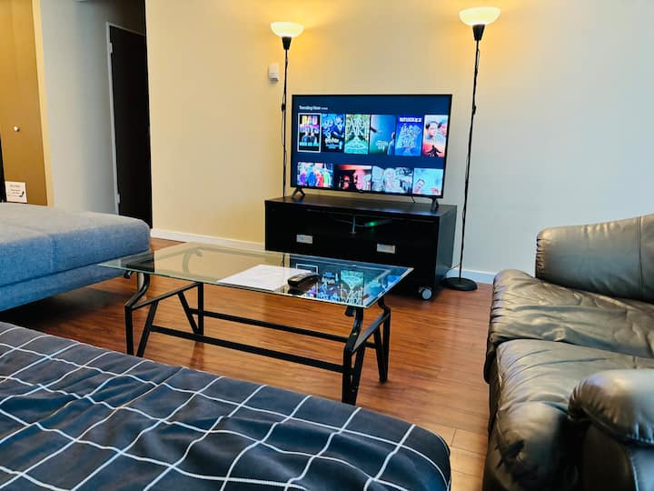 5th Floor Cozy 1 Bedroom Condo With Parking - カルガリー