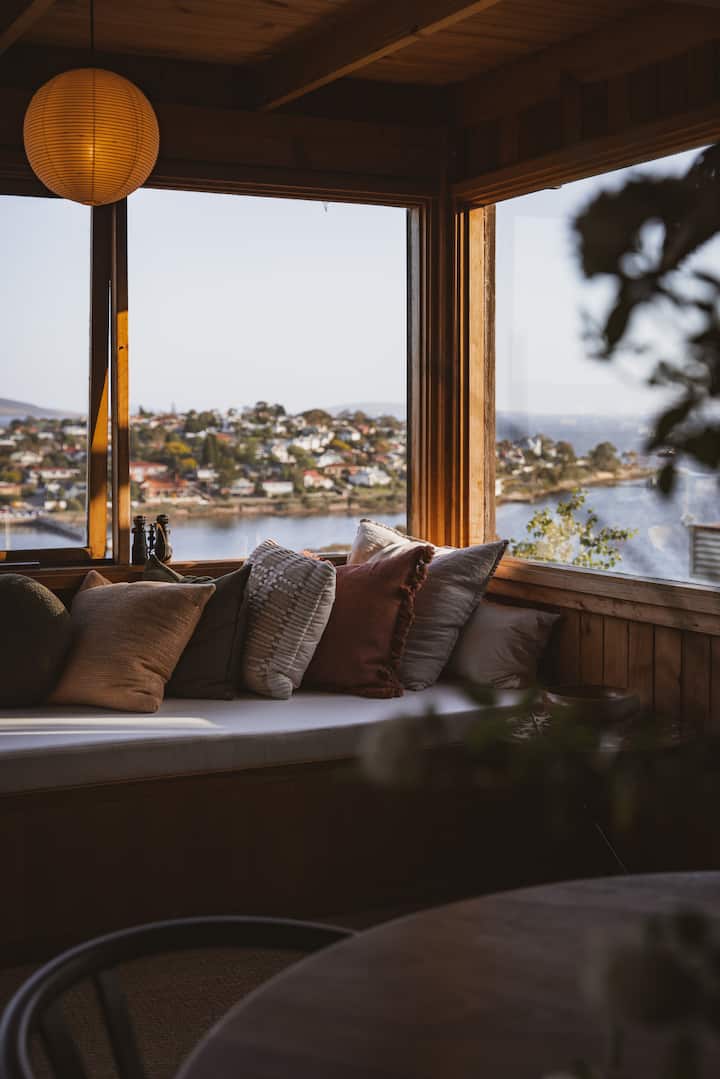 Del Sol Treehouse - Entire Property, Water Views - Hobart