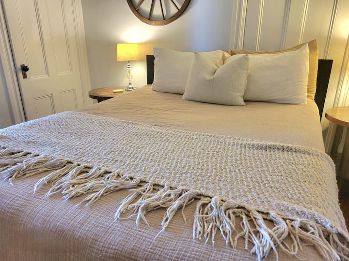 Greenwich Cove | 1 Bed W/parking | - Warwick, RI