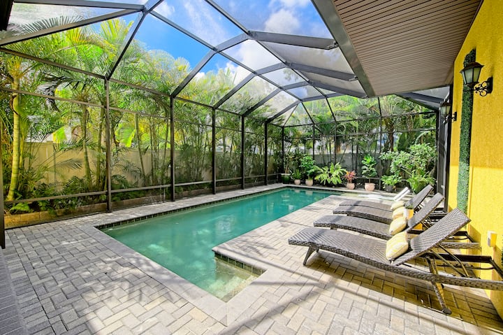 Downtown Sarasota Oasis W/ Heated Pool! - Sarasota, FL