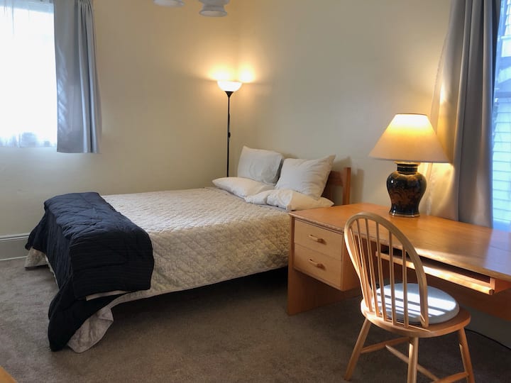 Great Room At The Top Of The World - Seattle, WA