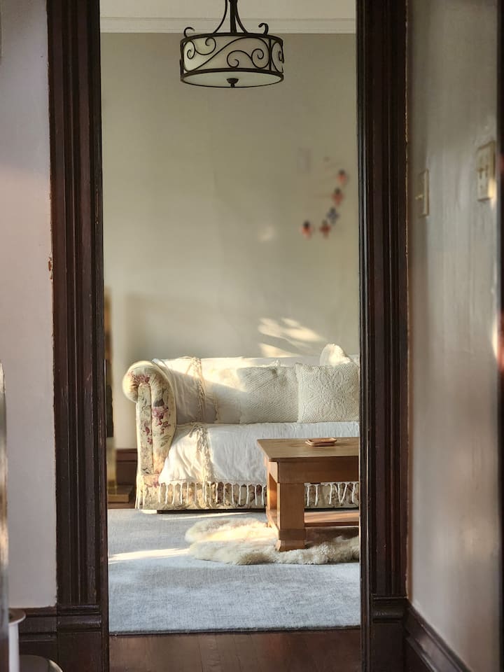 Cheerful 3 Bedroom Home 10min Walk To The Beach - Benton Harbor, MI