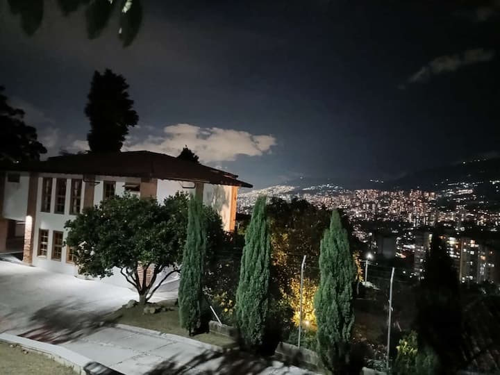 Amazing El Poblado Views-modern Villa 10ppljacuzzi - Envigado