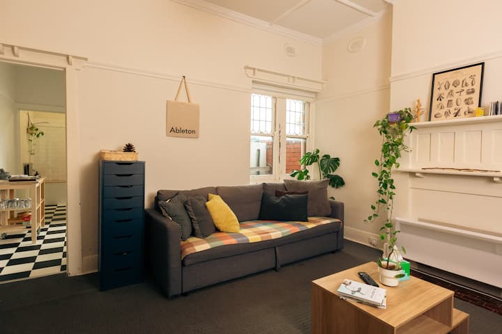 Unique Apartment In St Kilda - Bayside City