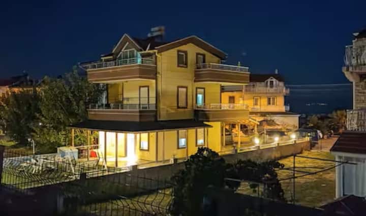 Ayvalık Altınovada 4+1 Denize Sıfır Tripleks Villa - Dikili