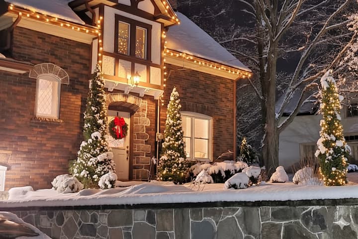 Classic Cozy Tudor Home, A Walk Away From River - ハノーバー