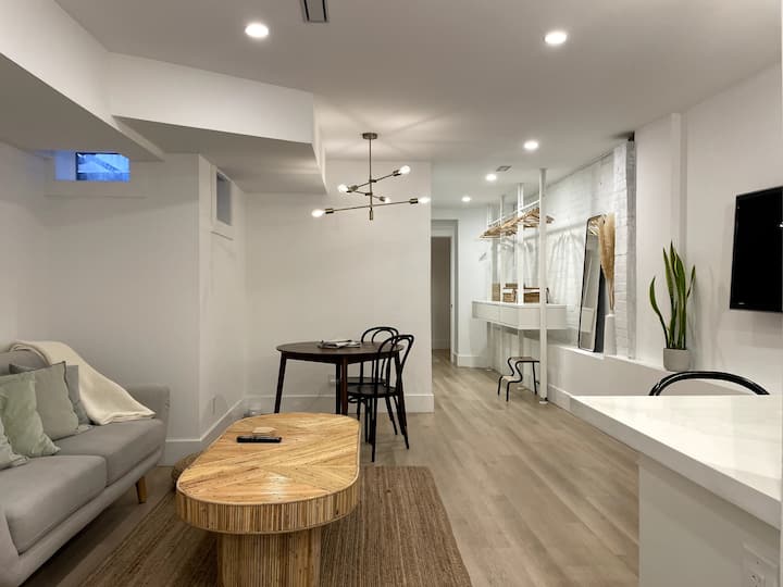 New & Modern Queen West Spot Near Bmo Field - Toronto