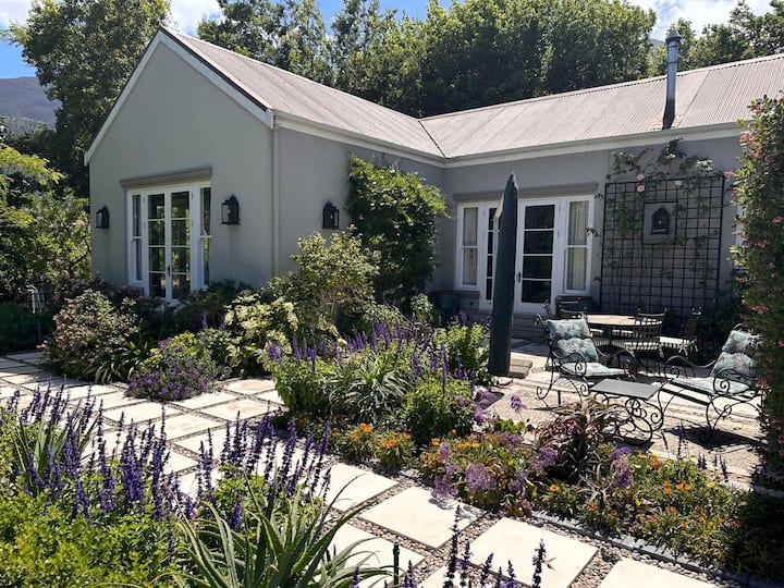 Two Stylish & Luxurious Cottages With 4 Bedrooms - Franschhoek