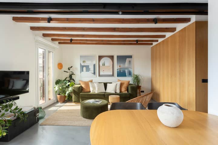 Enchanting Sunny Apartment Next To Las Ramblas - Barcelona