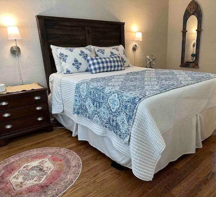 Annesdale Historic- Private Upstairs Apt - Memphis, TN