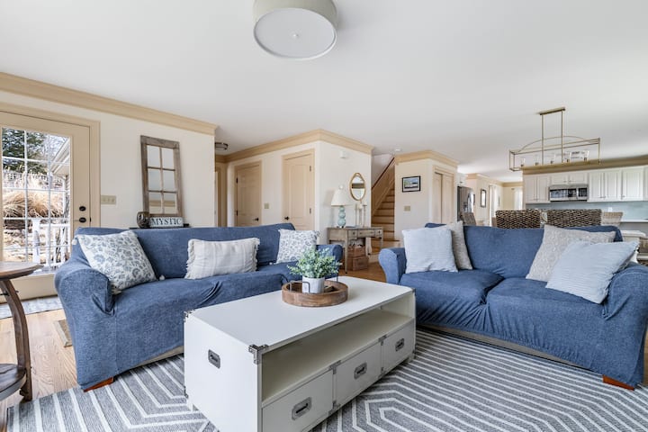 Sweet Mystic Retreat - Stonington Vineyards, Stonington