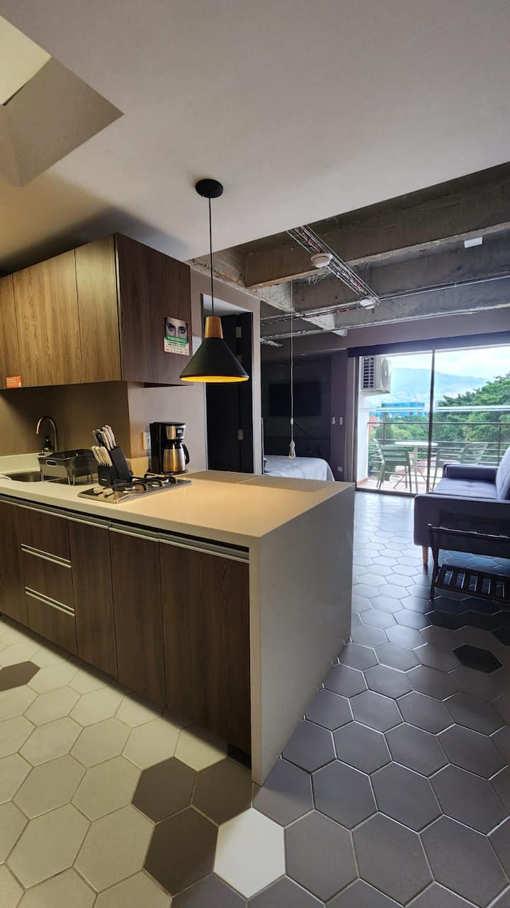 Intimate Apartment With Balcony & Stunning Views! - Medellín