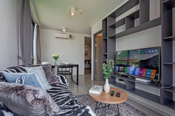Pet Friendly Home Near Bts Pluenjit - Bangkok