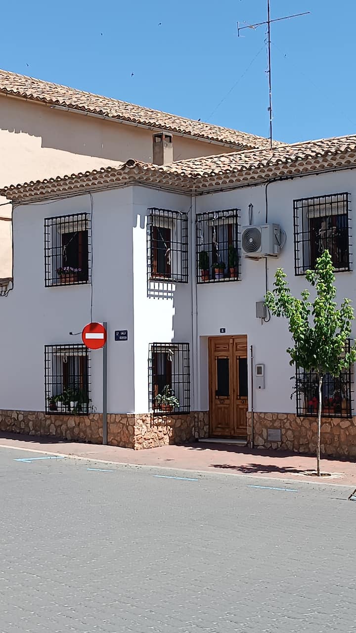 Agradable Casa Con Zona De Relax Y Aparcamiento - San Clemente, España