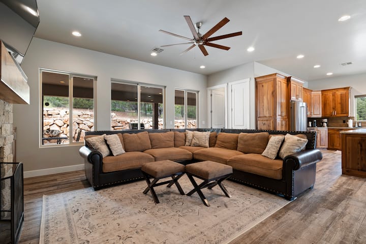 3,890 Sq Ft, E Zion, 6 Bed/6 Bath, Hot Tub - Utah