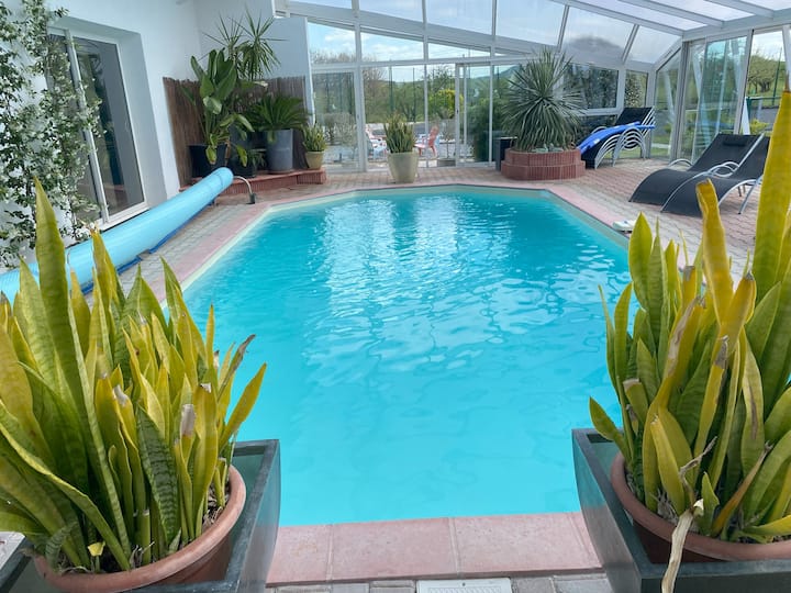 Maison Avec Piscine Couverte Et Tennis Privé - Fumel