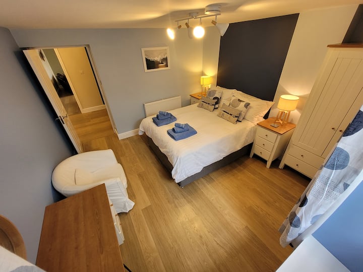 Llys Bach 2 Bedroom Self Catering Apartment, - Aberaeron