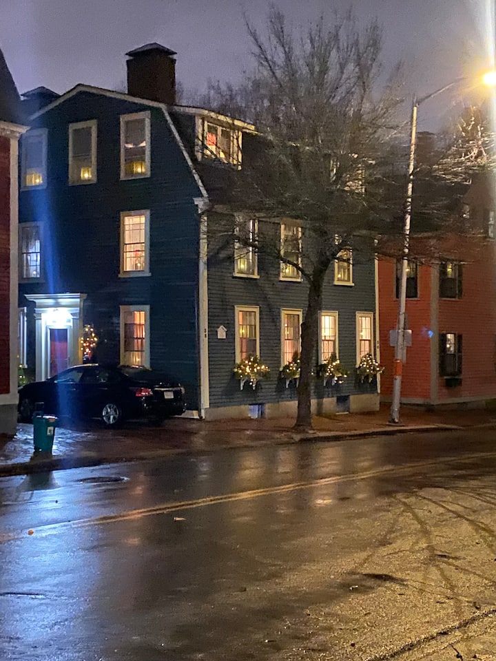 John Stone Apartment -Historic District + Parking - Beverly, MA